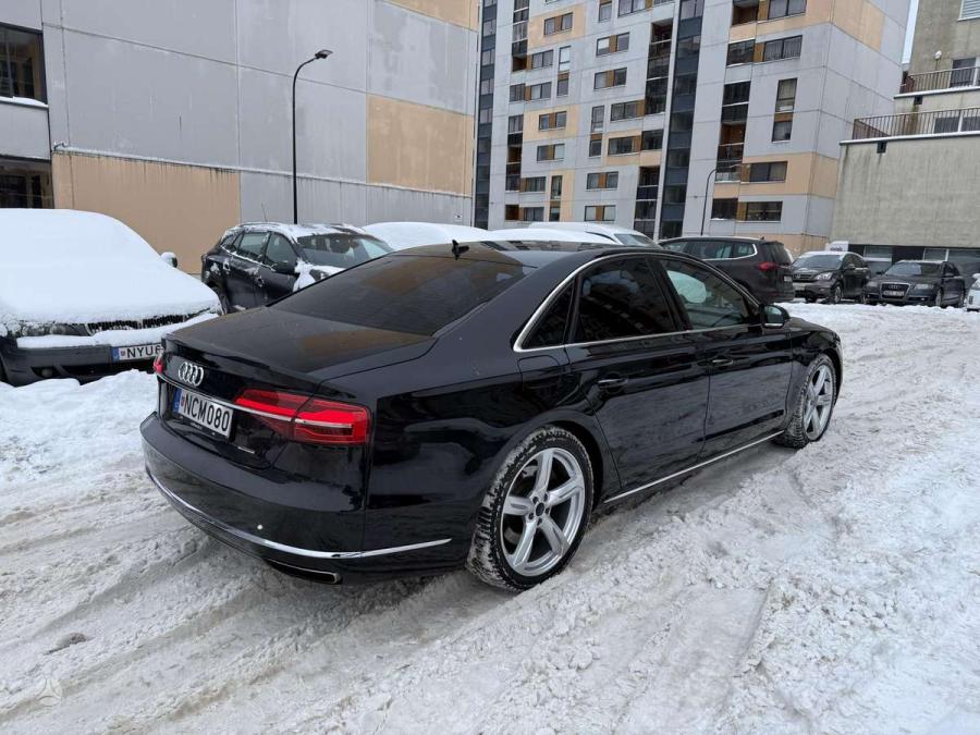 Black Audi A8 2011 in Vilnius, with an engine capacity of 4.16 L and mileage of 300 thousand km for 9400 €, photo 5 on AUTOMOTO.COM.LV