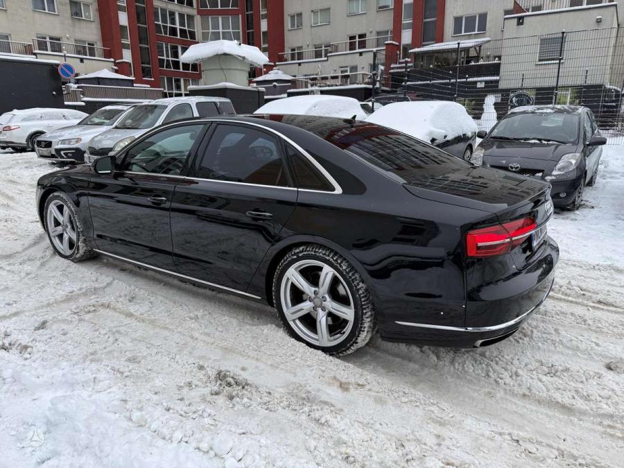 Black Audi A8 2011 in Vilnius, with an engine capacity of 4.16 L and mileage of 300 thousand km for 9400 €, photo 6 on AUTOMOTO.COM.LV
