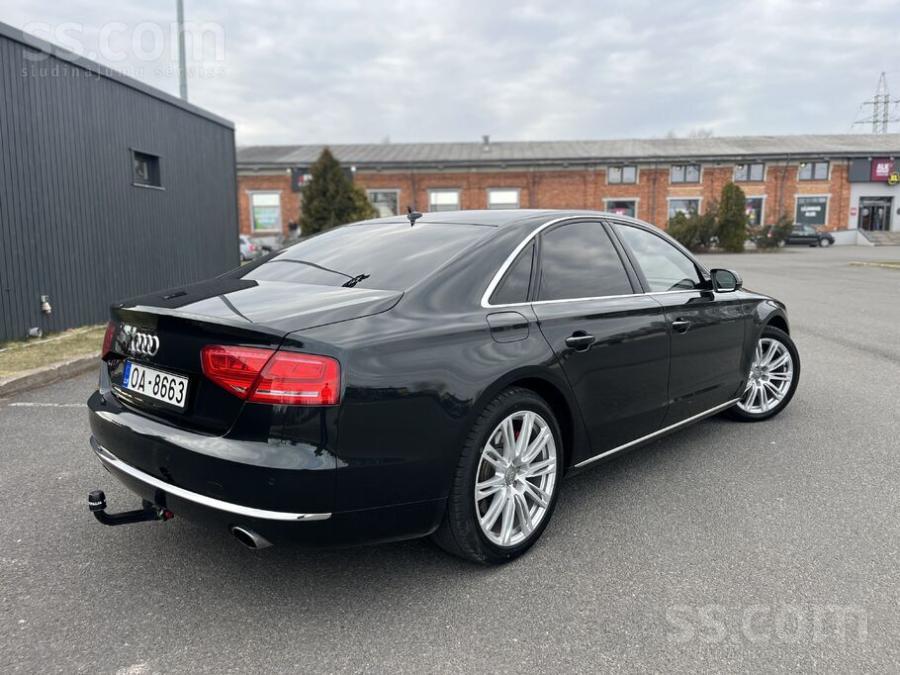 Black Audi A8 2011 in Riga, with an engine capacity of 4.20 L and mileage of 194 thousand km for 16490 €, photo 5 on AUTOMOTO.COM.LV