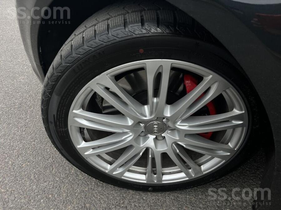 Black Audi A8 2011 in Riga, with an engine capacity of 4.20 L and mileage of 194 thousand km for 16490 €, photo 8 on AUTOMOTO.COM.LV