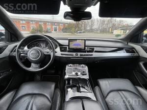Black Audi A8 2011 in Riga, with an engine capacity of 4.20 L and mileage of 194 thousand km for 16490 €, photo 9 on AUTOMOTO.COM.LV