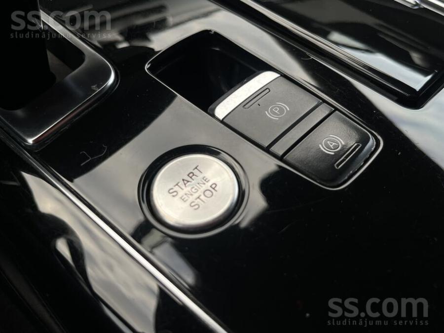 Black Audi A8 2011 in Riga, with an engine capacity of 4.20 L and mileage of 194 thousand km for 16490 €, photo 19 on AUTOMOTO.COM.LV