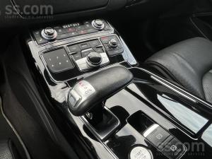 Black Audi A8 2011 in Riga, with an engine capacity of 4.20 L and mileage of 194 thousand km for 16490 €, photo 21 on AUTOMOTO.COM.LV