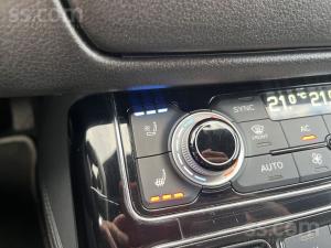 Black Audi A8 2011 in Riga, with an engine capacity of 4.20 L and mileage of 194 thousand km for 16490 €, photo 28 on AUTOMOTO.COM.LV