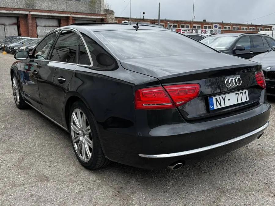 Black Audi A8 2011 in Daugavpils, with an engine capacity of 3.00 L and mileage of 274 thousand km for 14000 €, photo 5 on AUTOMOTO.COM.LV