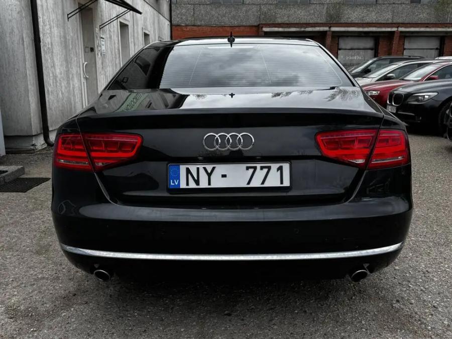 Black Audi A8 2011 in Daugavpils, with an engine capacity of 3.00 L and mileage of 274 thousand km for 14000 €, photo 6 on AUTOMOTO.COM.LV