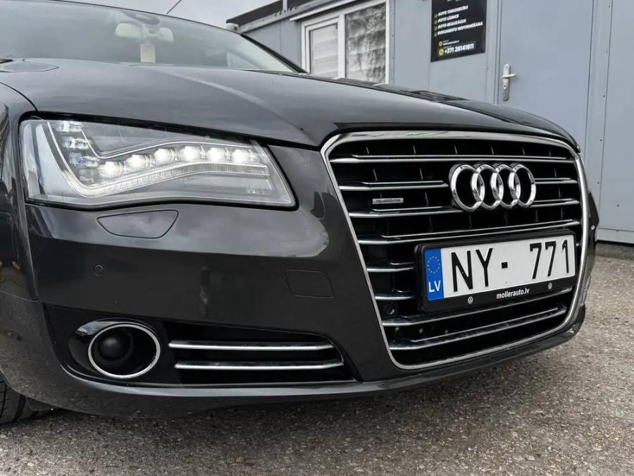 Black Audi A8 2011 in Daugavpils, with an engine capacity of 3.00 L and mileage of 274 thousand km for 14000 €, photo 10 on AUTOMOTO.COM.LV