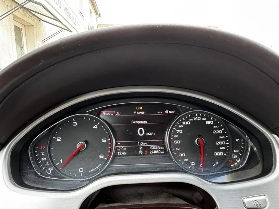 Black Audi A8 2011 in Daugavpils, with an engine capacity of 3.00 L and mileage of 274 thousand km for 14000 €, photo 20 on AUTOMOTO.COM.LV