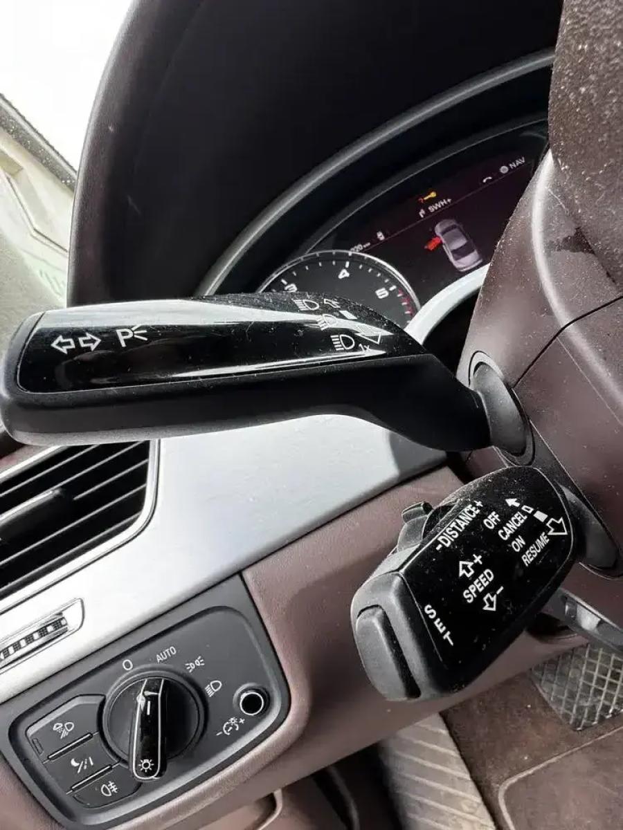 Black Audi A8 2011 in Daugavpils, with an engine capacity of 3.00 L and mileage of 274 thousand km for 14000 €, photo 22 on AUTOMOTO.COM.LV