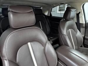 Black Audi A8 2011 in Daugavpils, with an engine capacity of 3.00 L and mileage of 274 thousand km for 14000 €, photo 25 on AUTOMOTO.COM.LV