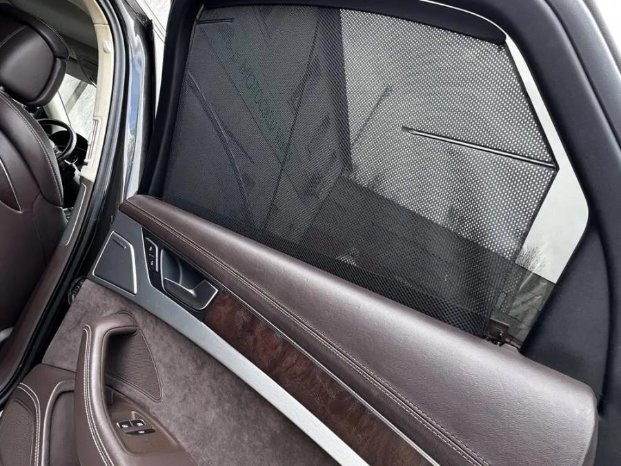 Black Audi A8 2011 in Daugavpils, with an engine capacity of 3.00 L and mileage of 274 thousand km for 14000 €, photo 30 on AUTOMOTO.COM.LV