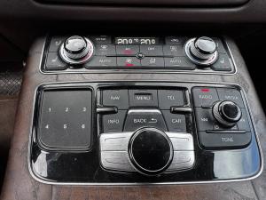 Black Audi A8 2011 in Daugavpils, with an engine capacity of 3.00 L and mileage of 274 thousand km for 14000 €, photo 31 on AUTOMOTO.COM.LV