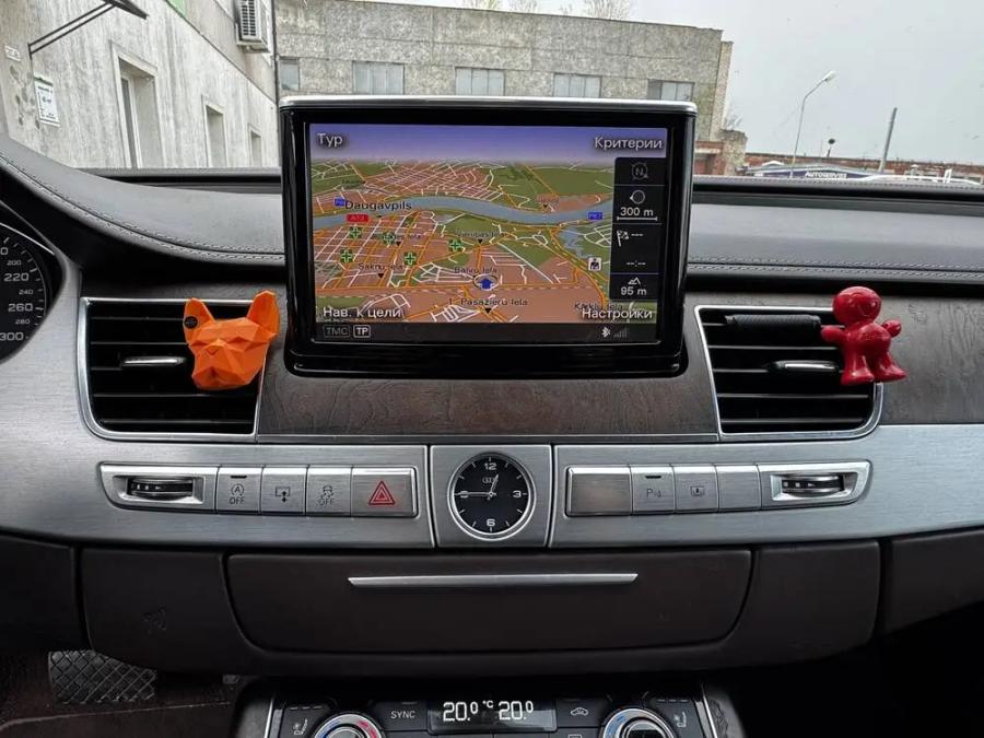 Black Audi A8 2011 in Daugavpils, with an engine capacity of 3.00 L and mileage of 274 thousand km for 14000 €, photo 33 on AUTOMOTO.COM.LV
