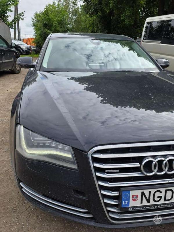 Melns Audi A8 2011 Viļņa, ar dzinēja tilpumu 4.16 L un nobraukumu 294 tūkst. km par 6500 €, foto 4 vietnē AUTOMOTO.COM.LV