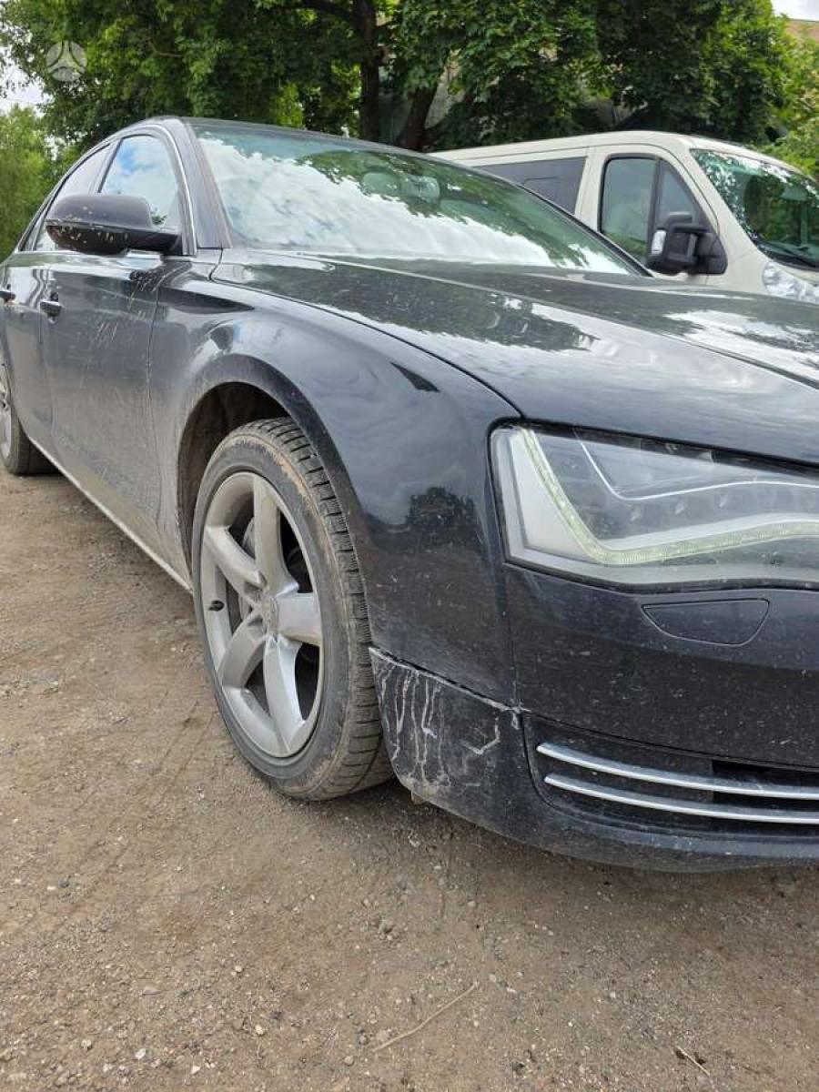 Melns Audi A8 2011 Viļņa, ar dzinēja tilpumu 4.16 L un nobraukumu 294 tūkst. km par 6500 €, foto 6 vietnē AUTOMOTO.COM.LV