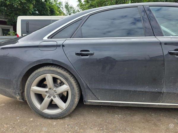 Melns Audi A8 2011 Viļņa, ar dzinēja tilpumu 4.16 L un nobraukumu 294 tūkst. km par 6500 €, foto 7 vietnē AUTOMOTO.COM.LV