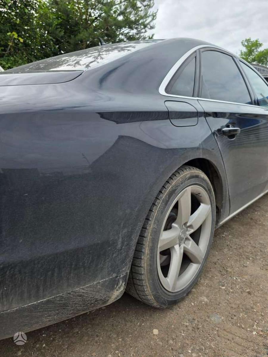 Melns Audi A8 2011 Viļņa, ar dzinēja tilpumu 4.16 L un nobraukumu 294 tūkst. km par 6500 €, foto 9 vietnē AUTOMOTO.COM.LV