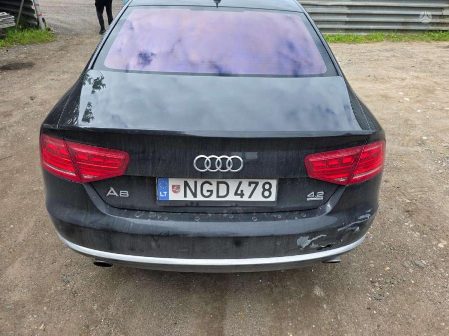 Melns Audi A8 2011 Viļņa, ar dzinēja tilpumu 4.16 L un nobraukumu 294 tūkst. km par 6500 €, foto 12 vietnē AUTOMOTO.COM.LV