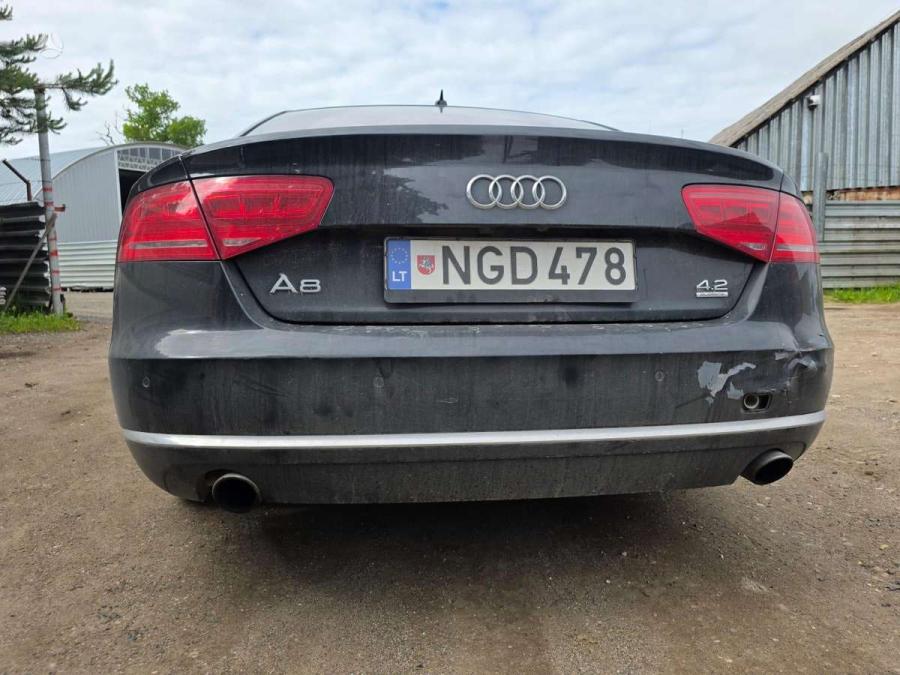 Melns Audi A8 2011 Viļņa, ar dzinēja tilpumu 4.16 L un nobraukumu 294 tūkst. km par 6500 €, foto 13 vietnē AUTOMOTO.COM.LV