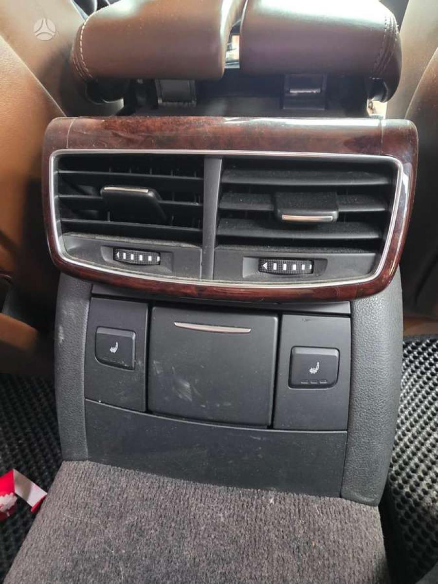 Melns Audi A8 2011 Viļņa, ar dzinēja tilpumu 4.16 L un nobraukumu 294 tūkst. km par 6500 €, foto 23 vietnē AUTOMOTO.COM.LV