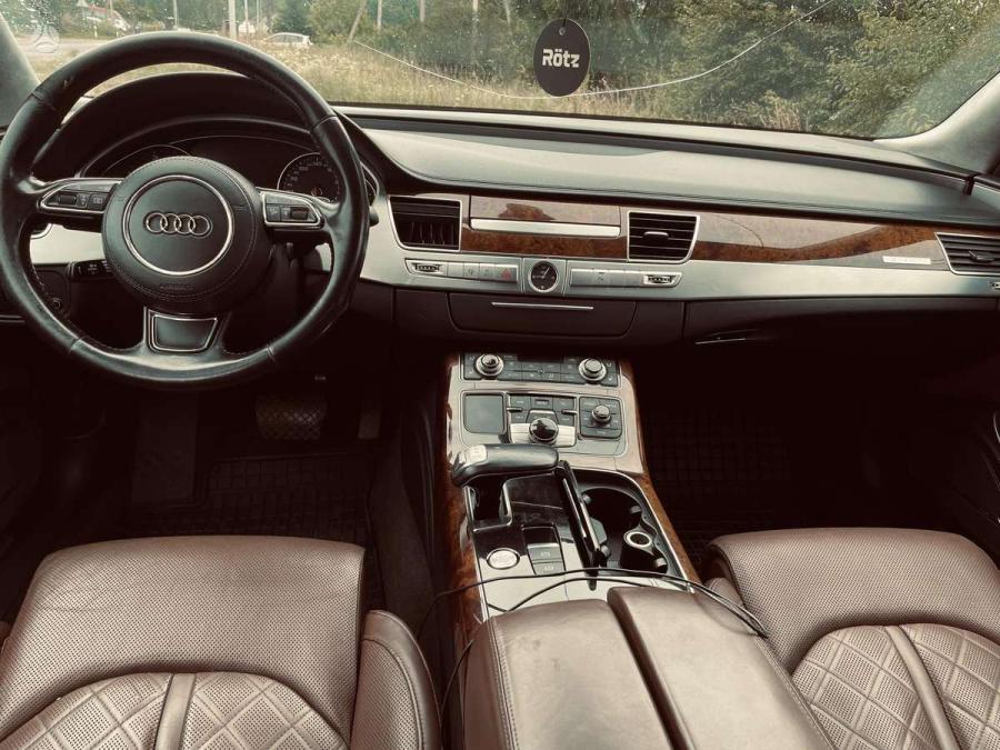 Black Audi A8 2011 in Vilnius, with an engine capacity of 4.13 L and mileage of 389 thousand km for 6950 €, photo 7 on AUTOMOTO.COM.LV