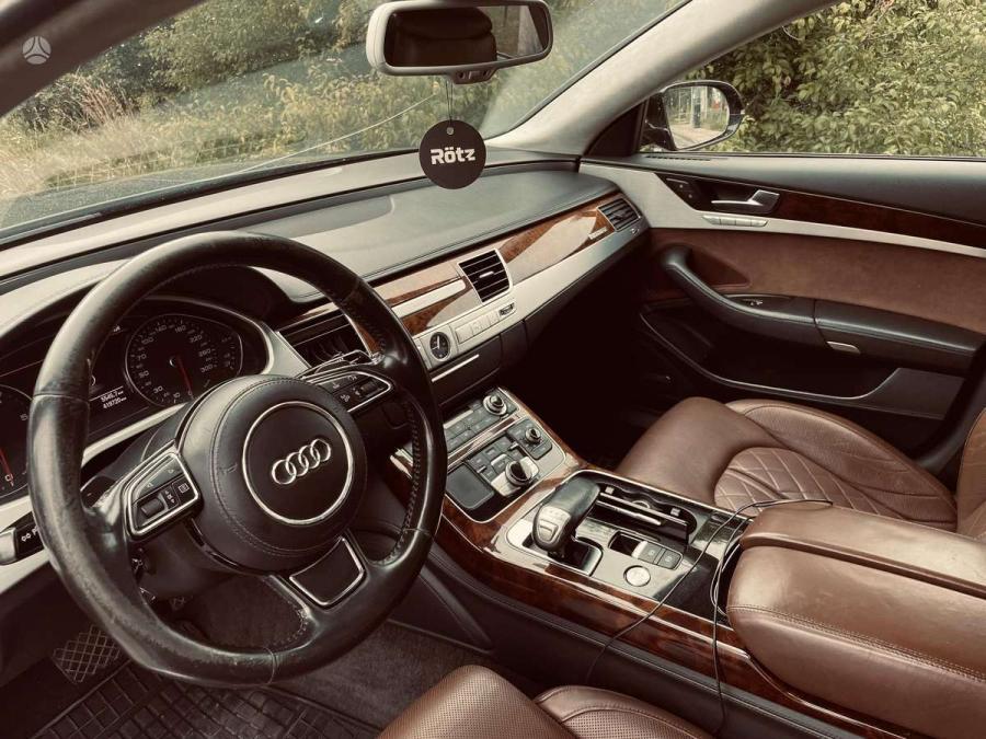Black Audi A8 2011 in Vilnius, with an engine capacity of 4.13 L and mileage of 389 thousand km for 6950 €, photo 8 on AUTOMOTO.COM.LV