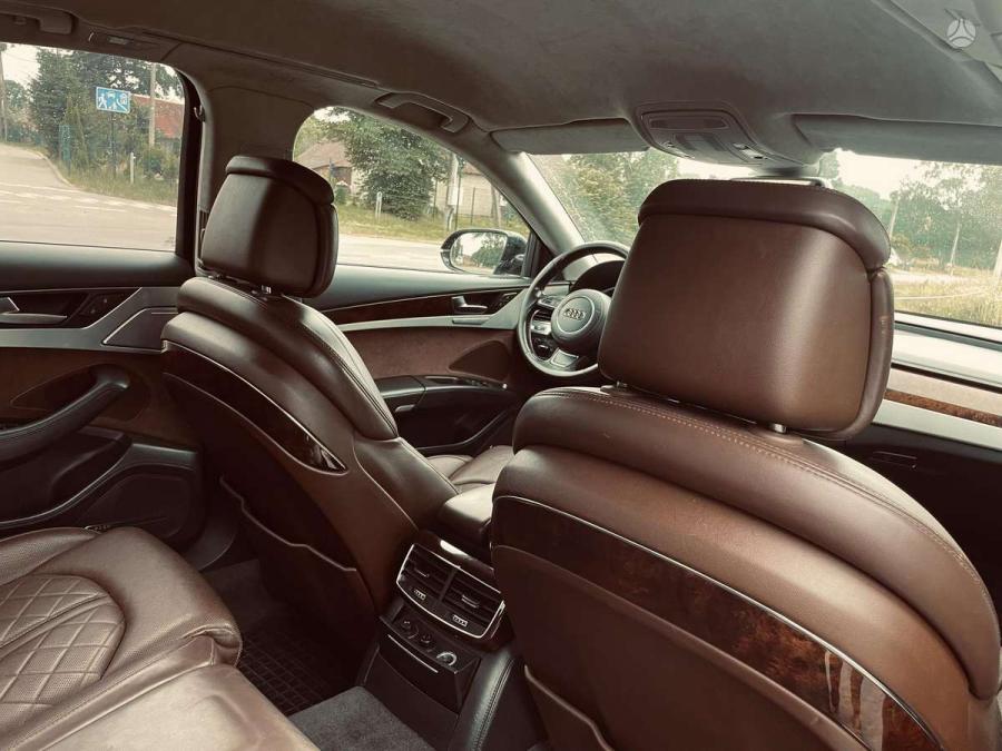 Black Audi A8 2011 in Vilnius, with an engine capacity of 4.13 L and mileage of 389 thousand km for 6950 €, photo 9 on AUTOMOTO.COM.LV