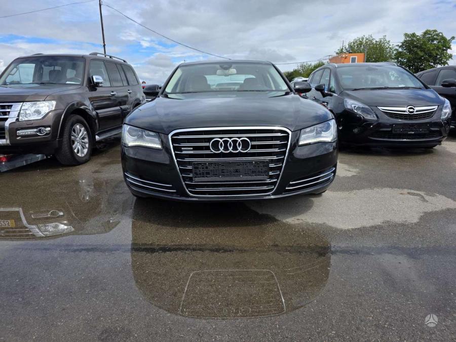 Black Audi A8 2011 in Siauliai, with an engine capacity of 2.97 L and mileage of 244 thousand km for 11000 €, photo 4 on AUTOMOTO.COM.LV