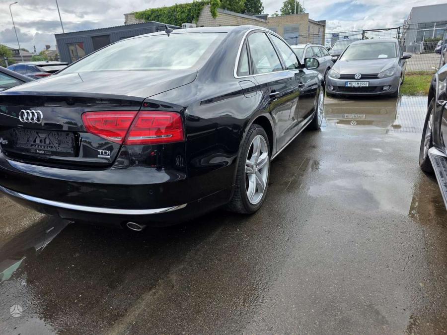Black Audi A8 2011 in Siauliai, with an engine capacity of 2.97 L and mileage of 244 thousand km for 11000 €, photo 7 on AUTOMOTO.COM.LV
