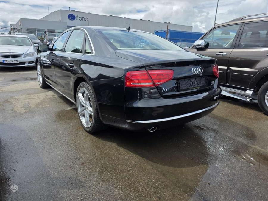 Black Audi A8 2011 in Siauliai, with an engine capacity of 2.97 L and mileage of 244 thousand km for 11000 €, photo 8 on AUTOMOTO.COM.LV