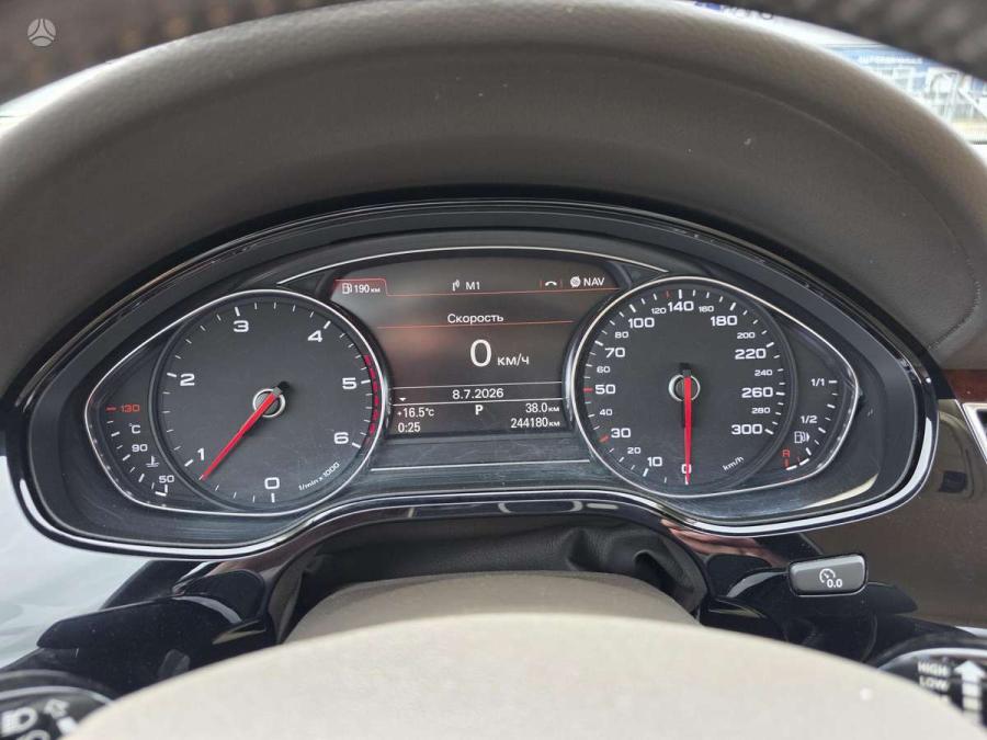 Black Audi A8 2011 in Siauliai, with an engine capacity of 2.97 L and mileage of 244 thousand km for 11000 €, photo 9 on AUTOMOTO.COM.LV