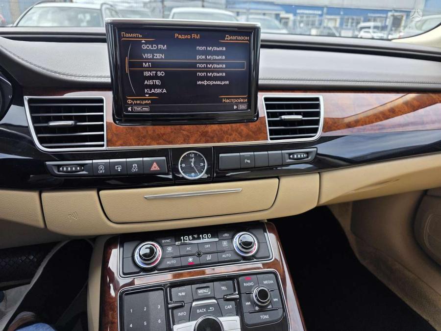 Black Audi A8 2011 in Siauliai, with an engine capacity of 2.97 L and mileage of 244 thousand km for 11000 €, photo 15 on AUTOMOTO.COM.LV