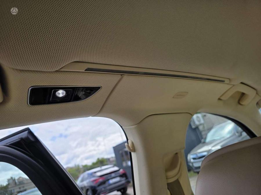 Black Audi A8 2011 in Siauliai, with an engine capacity of 2.97 L and mileage of 244 thousand km for 11000 €, photo 17 on AUTOMOTO.COM.LV