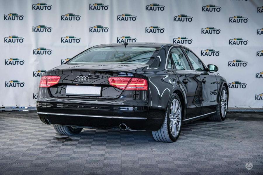 Black Audi A8 2011 in Kaunas, with an engine capacity of 4.20 L and mileage of 306 thousand km for 12890 €, photo 4 on AUTOMOTO.COM.LV