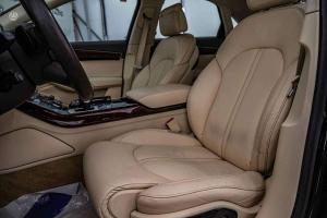 Black Audi A8 2011 in Kaunas, with an engine capacity of 4.20 L and mileage of 306 thousand km for 12890 €, photo 7 on AUTOMOTO.COM.LV