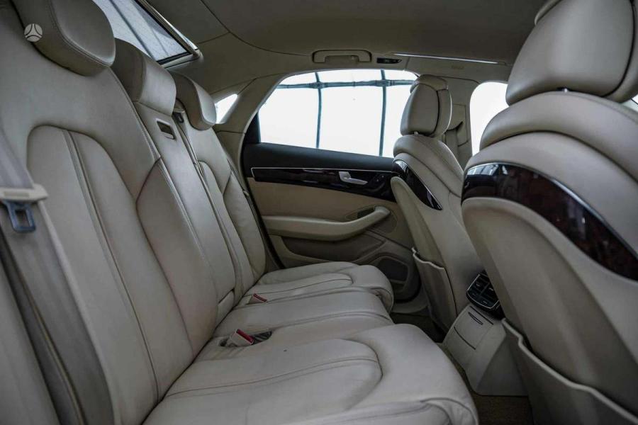 Black Audi A8 2011 in Kaunas, with an engine capacity of 4.20 L and mileage of 306 thousand km for 12890 €, photo 11 on AUTOMOTO.COM.LV