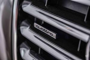 Black Audi A8 2011 in Kaunas, with an engine capacity of 4.20 L and mileage of 306 thousand km for 12890 €, photo 16 on AUTOMOTO.COM.LV