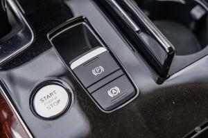 Black Audi A8 2011 in Kaunas, with an engine capacity of 4.20 L and mileage of 306 thousand km for 12890 €, photo 29 on AUTOMOTO.COM.LV