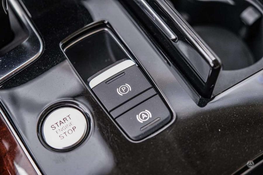 Black Audi A8 2011 in Kaunas, with an engine capacity of 4.20 L and mileage of 306 thousand km for 12890 €, photo 29 on AUTOMOTO.COM.LV
