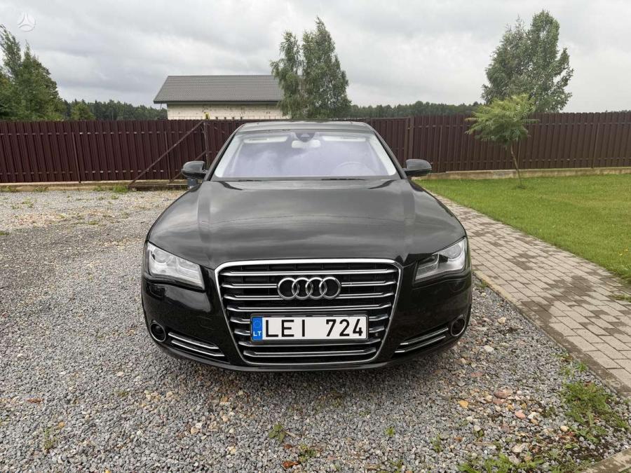 Black Audi A8 2011 in Vilnius, with an engine capacity of 4.16 L and mileage of 298 thousand km for 10999 €, photo 4 on AUTOMOTO.COM.LV
