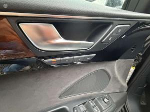 Black Audi A8 2011 in Vilnius, with an engine capacity of 4.16 L and mileage of 298 thousand km for 10999 €, photo 14 on AUTOMOTO.COM.LV