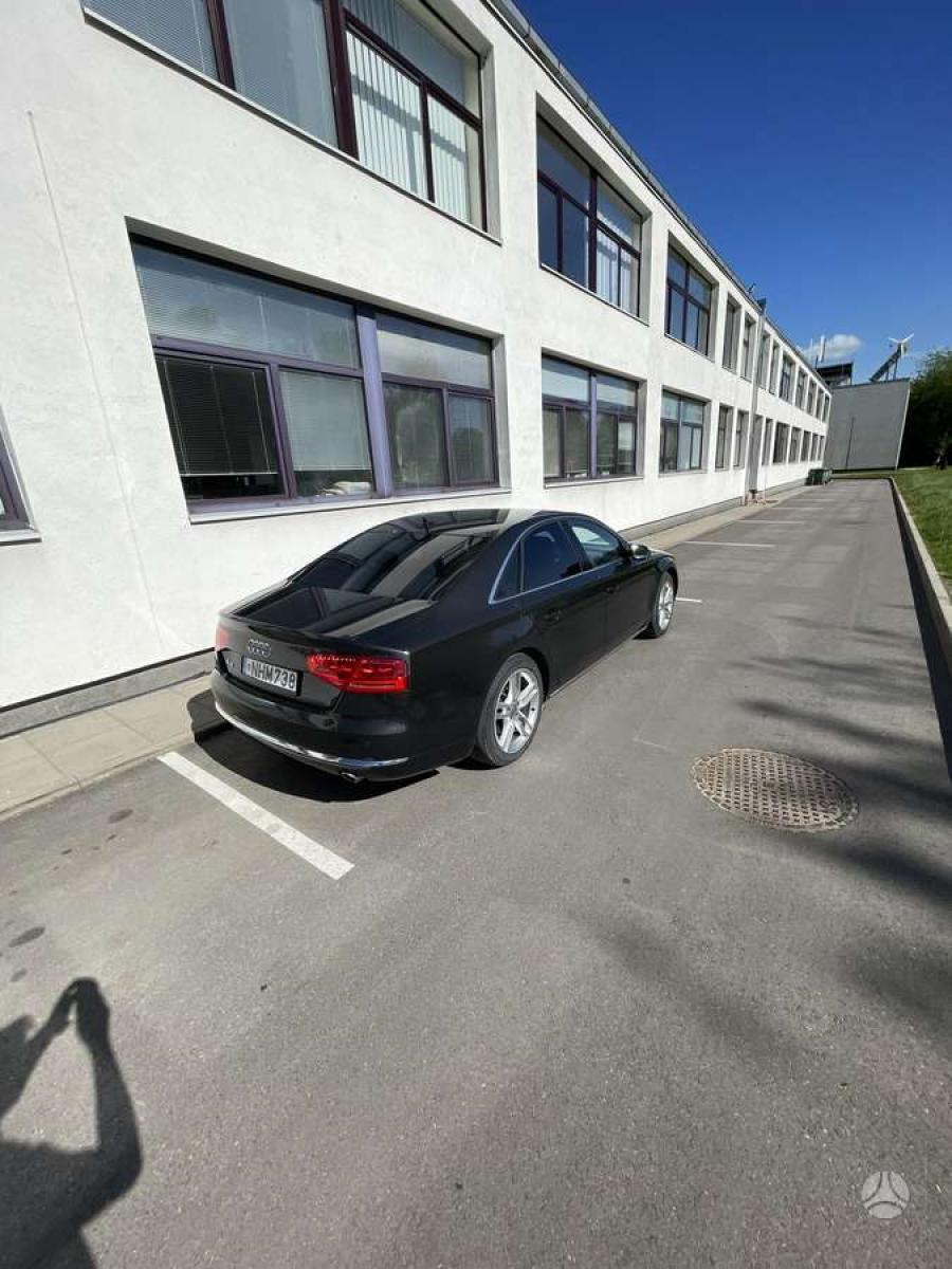 Black Audi A8 2011 in Kaunas, with an engine capacity of 2.97 L and mileage of 211 thousand km for 10500 €, photo 7 on AUTOMOTO.COM.LV