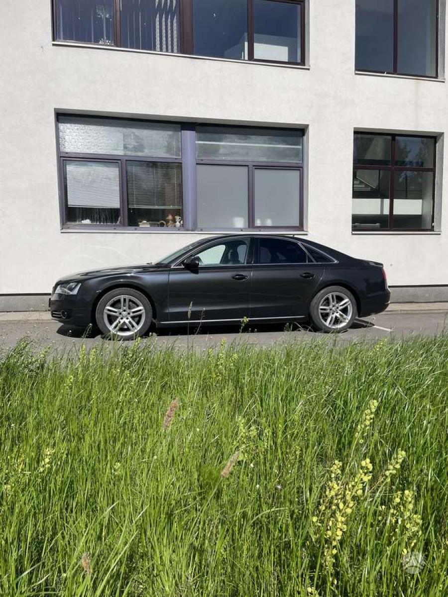 Black Audi A8 2011 in Kaunas, with an engine capacity of 2.97 L and mileage of 211 thousand km for 10500 €, photo 12 on AUTOMOTO.COM.LV