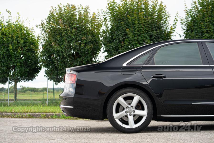 Black Audi A8 2011 in Tallinn, with an engine capacity of 3.00 L and mileage of 223 thousand km for 15500 €, photo 13 on AUTOMOTO.COM.LV
