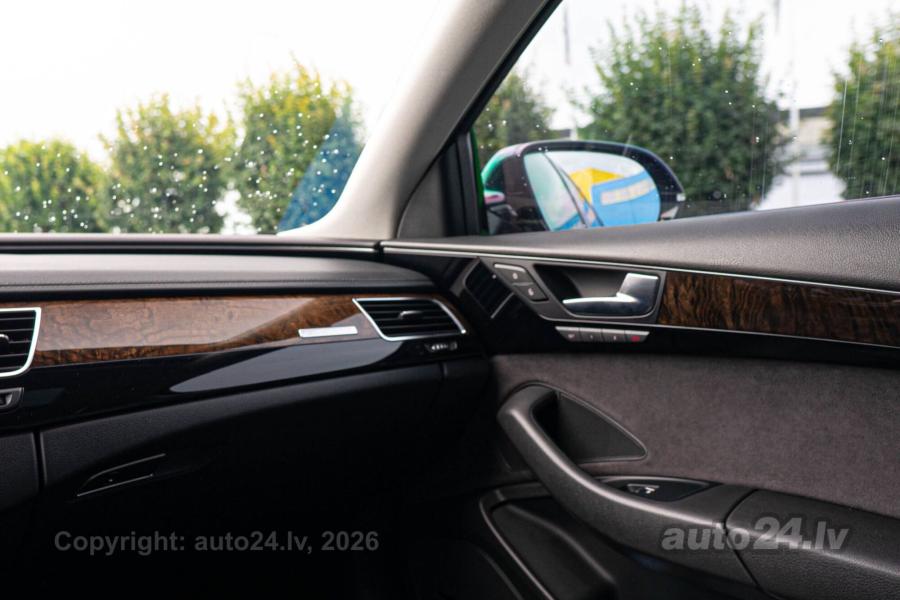 Black Audi A8 2011 in Tallinn, with an engine capacity of 3.00 L and mileage of 223 thousand km for 15500 €, photo 29 on AUTOMOTO.COM.LV
