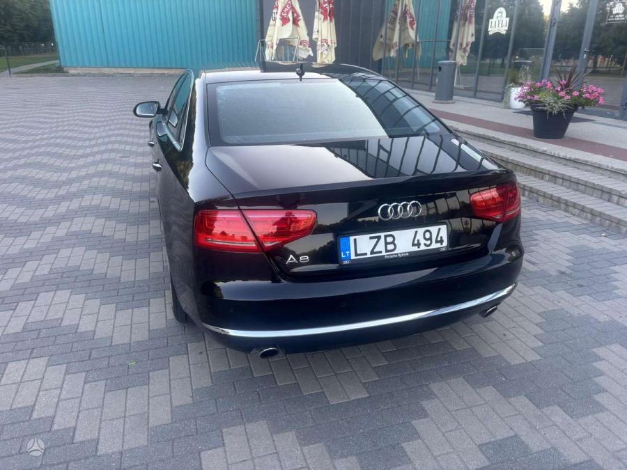 Black Audi A8 2011 in Radviliskis, with an engine capacity of 4.16 L and mileage of 328 thousand km for 9600 €, photo 4 on AUTOMOTO.COM.LV