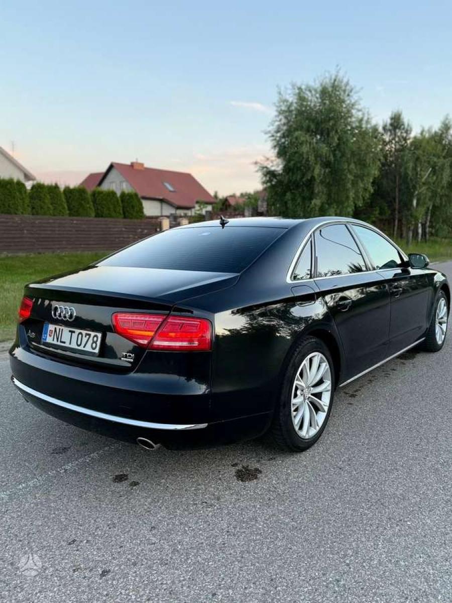 Black Audi A8 2011 in Vilnius, with an engine capacity of 4.13 L and mileage of 380 thousand km for 8200 €, photo 4 on AUTOMOTO.COM.LV