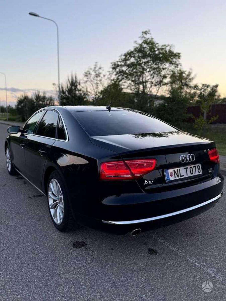 Black Audi A8 2011 in Vilnius, with an engine capacity of 4.13 L and mileage of 380 thousand km for 8200 €, photo 5 on AUTOMOTO.COM.LV