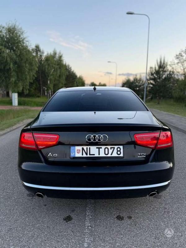 Black Audi A8 2011 in Vilnius, with an engine capacity of 4.13 L and mileage of 380 thousand km for 8200 €, photo 6 on AUTOMOTO.COM.LV