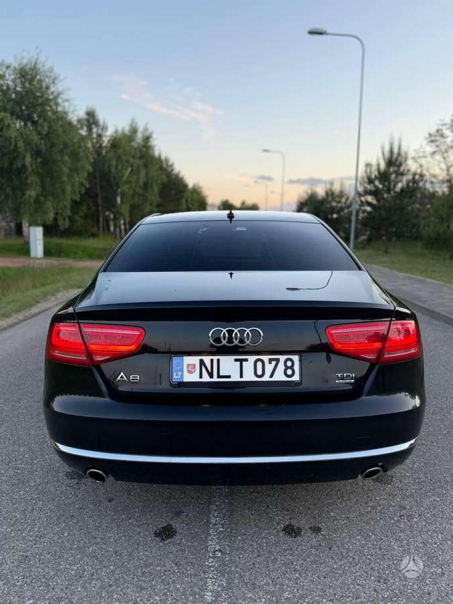 Black Audi A8 2011 in Vilnius, with an engine capacity of 4.13 L and mileage of 380 thousand km for 8200 €, photo 7 on AUTOMOTO.COM.LV